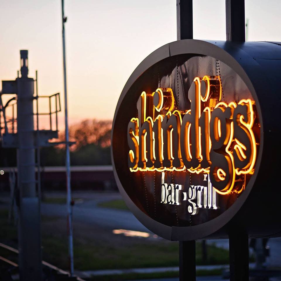 Shindigs Bar and Grill - Winfield KS, 67156