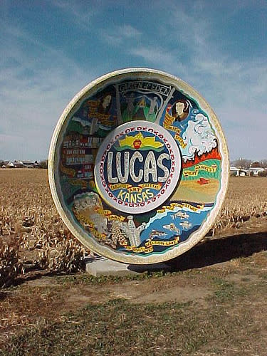 World's Largest Travel Plate - Lucas KS, 67648