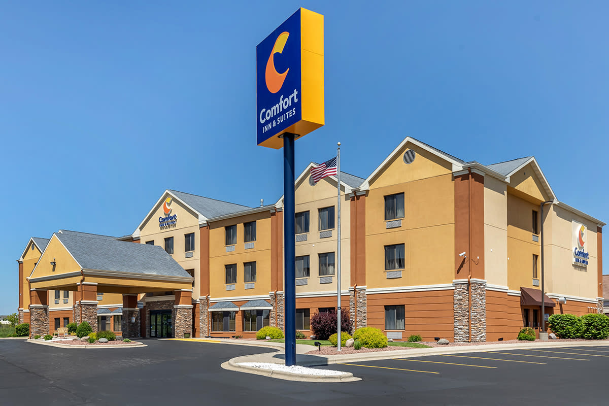 Comfort Inn & Suites | Kenosha, WI
