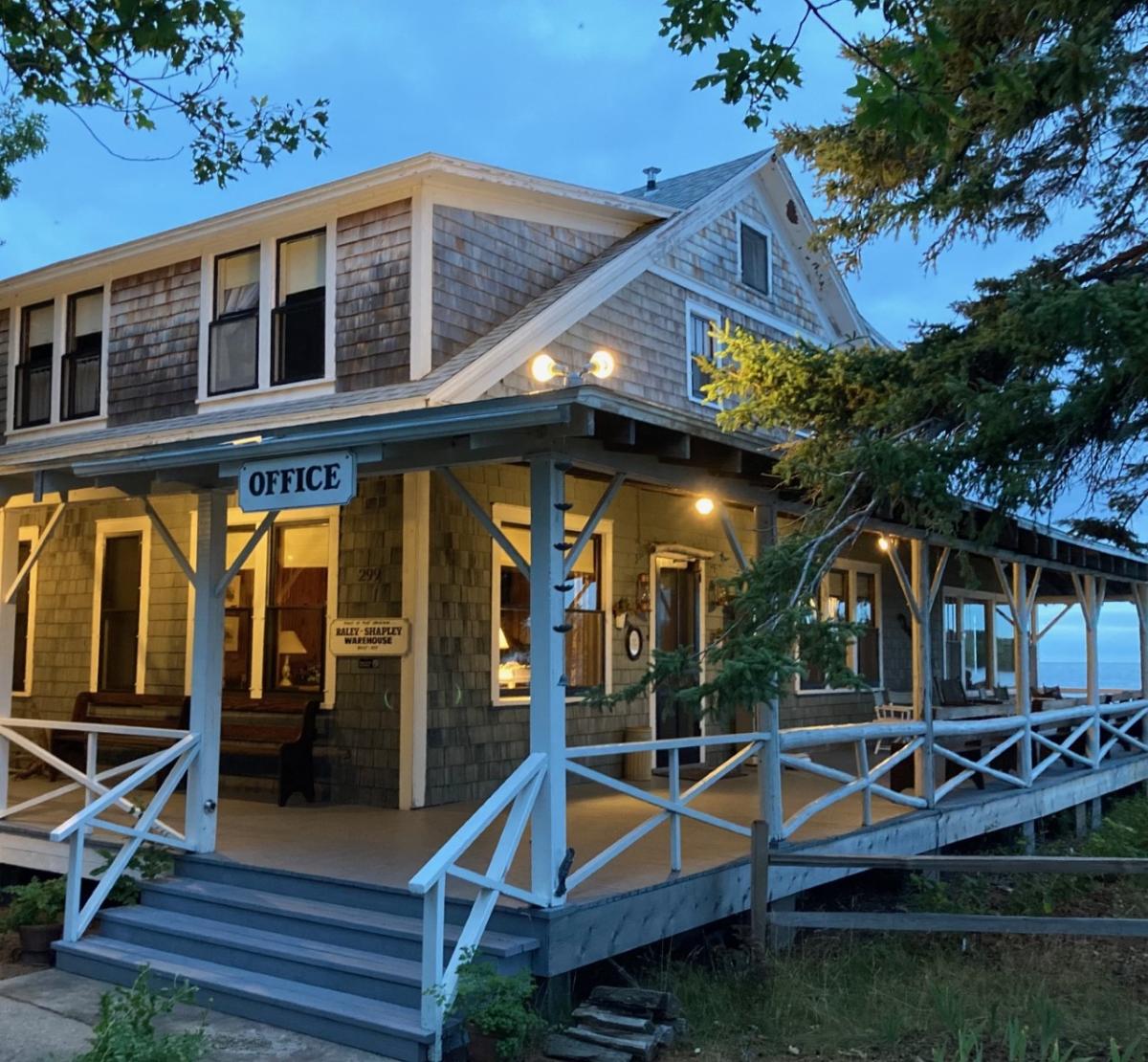 Lake Breeze Resort