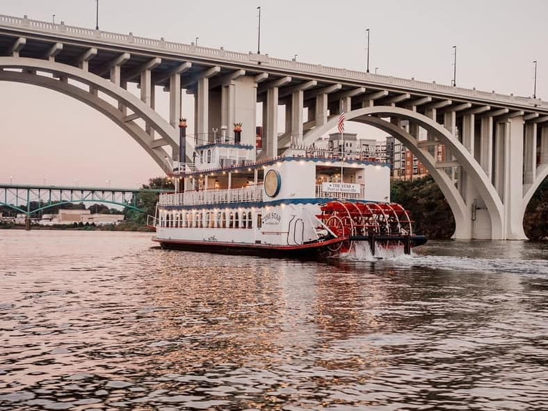 Lunch Cruise Aboard the Star of Knoxville Riverboat | Knoxville, TN