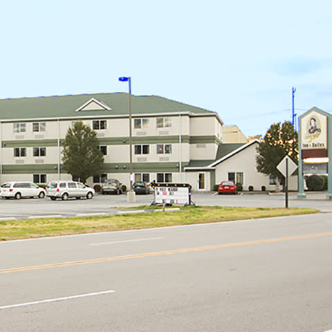 Commodore Perry Inn & Suites