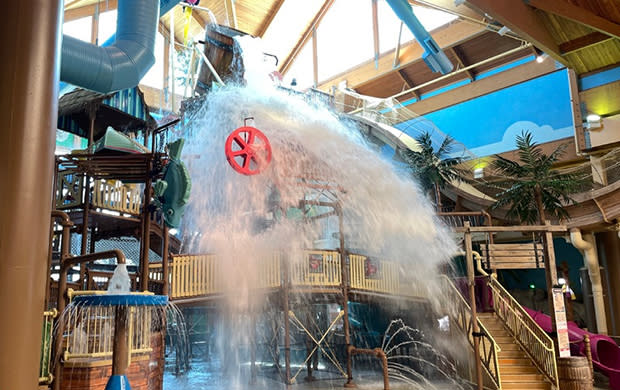 Castaway Bay Indoor Waterpark by Cedar Point Resorts