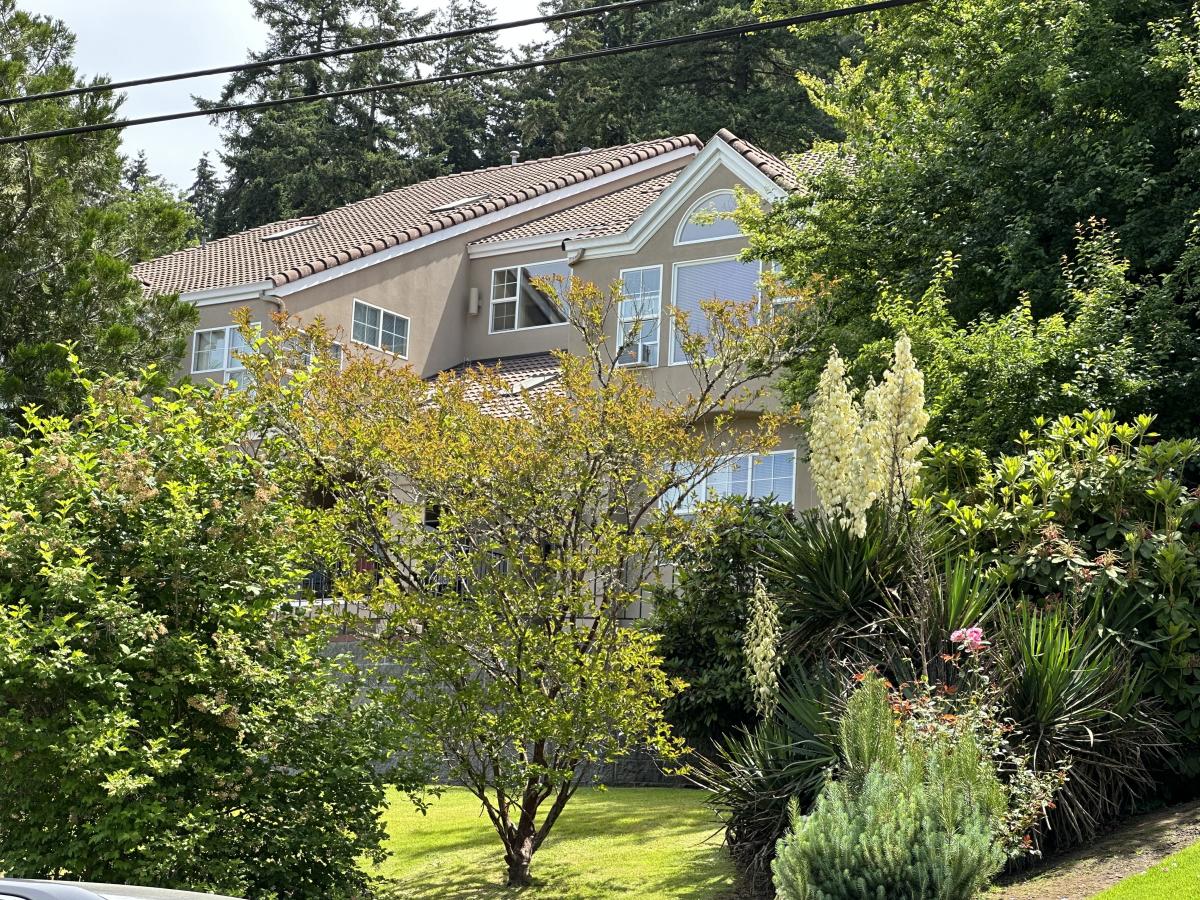 The Big Pink House - Lodging - Vacation Rentals (14342) | Eugene ...