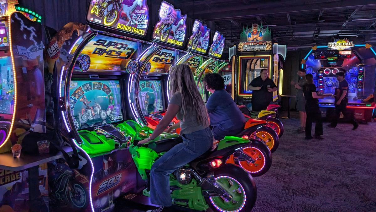 Dave & Buster's
