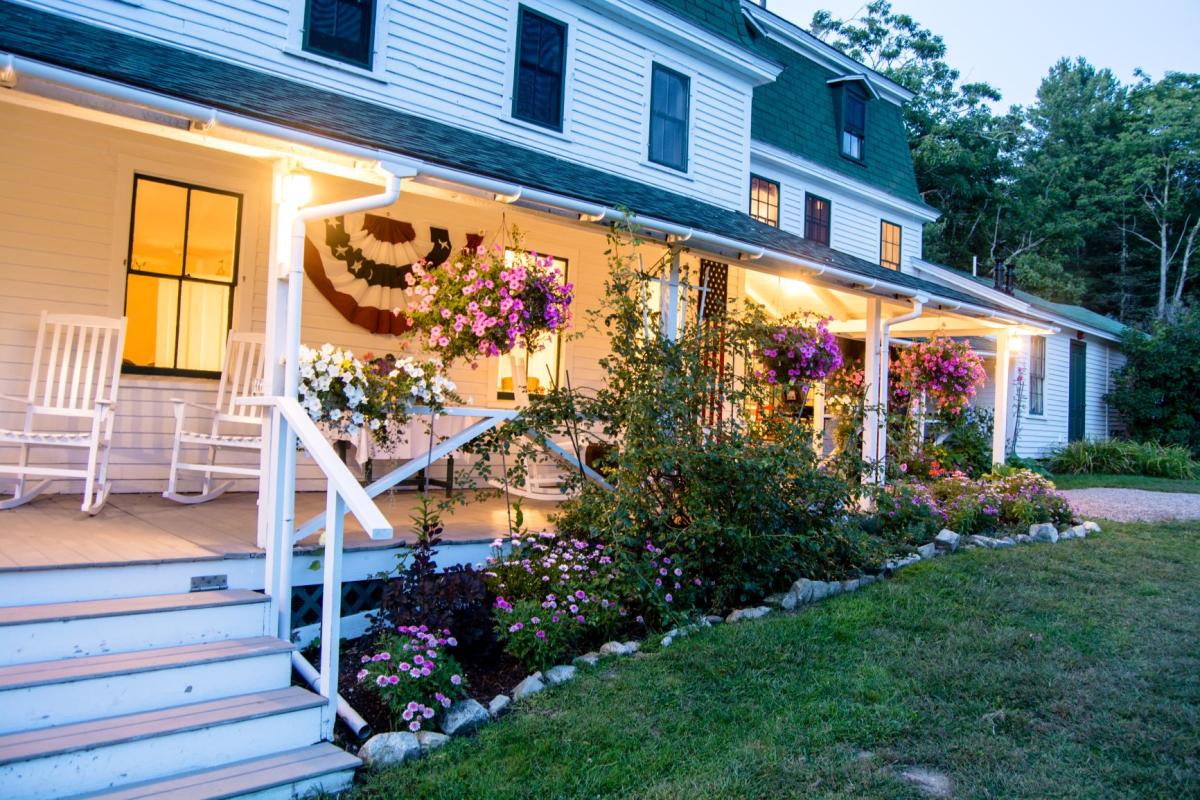 Oakland House Seaside Inn And Cottages