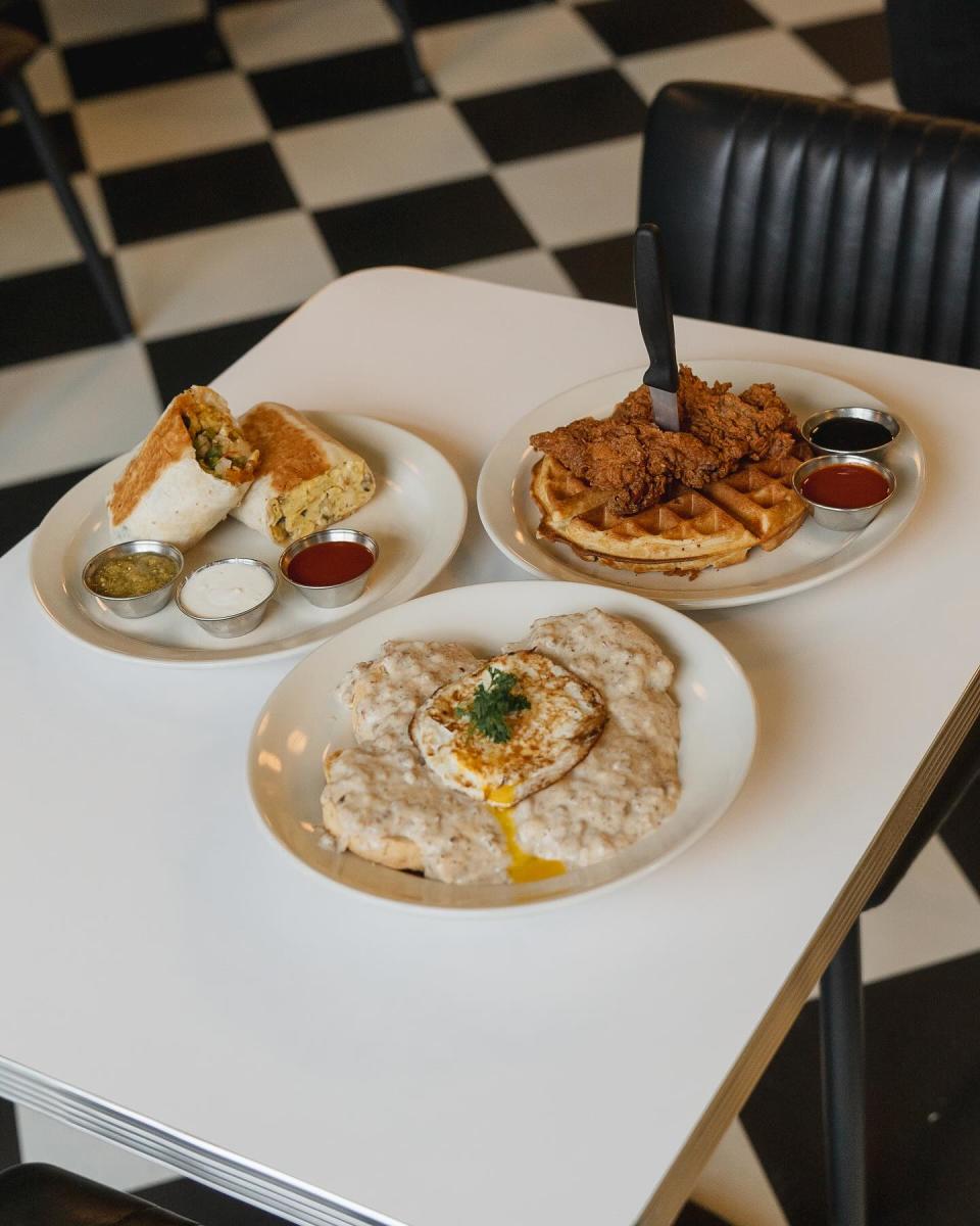 Full Circle Diner + Cocktails