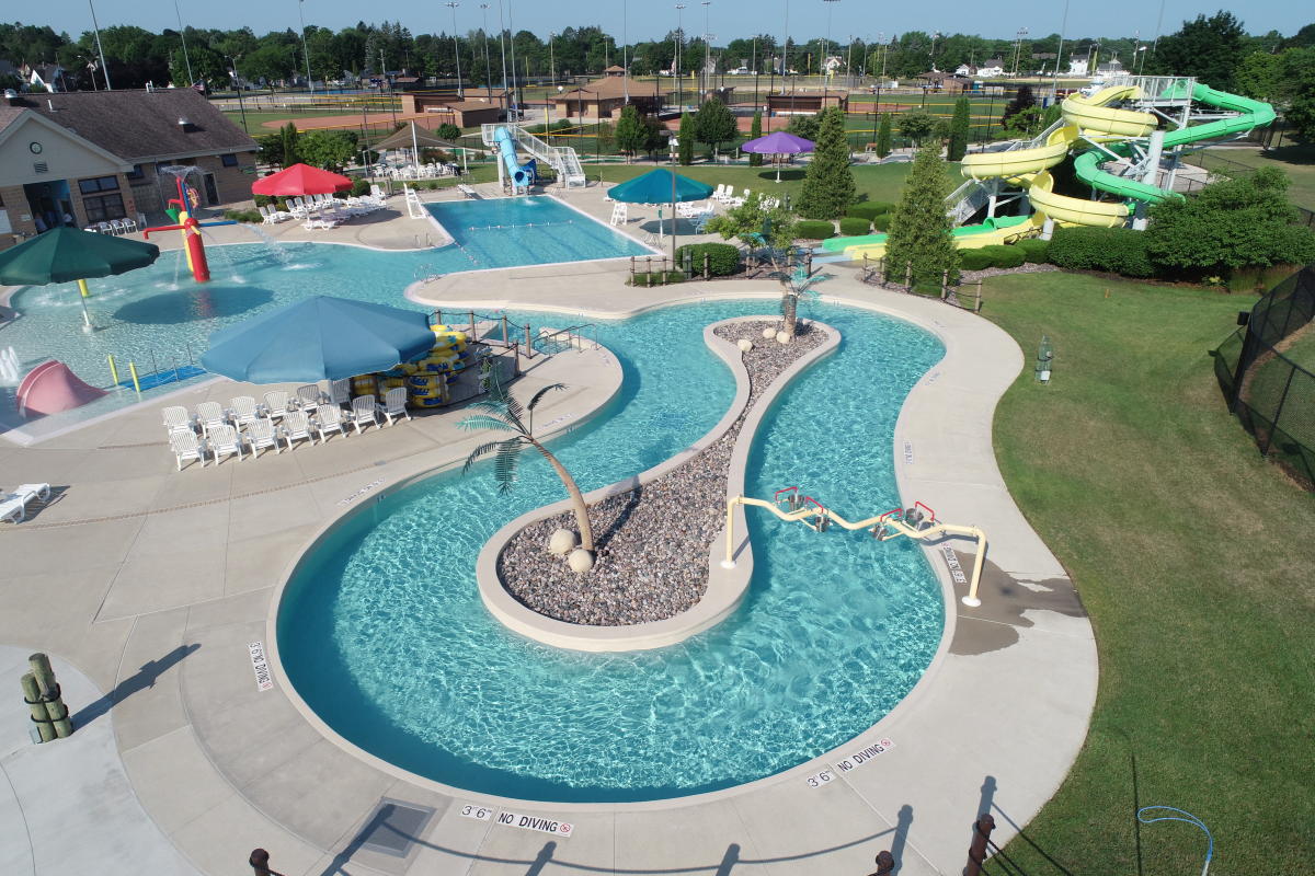 Manitowoc Family Aquatic Center & Mini Golf Course