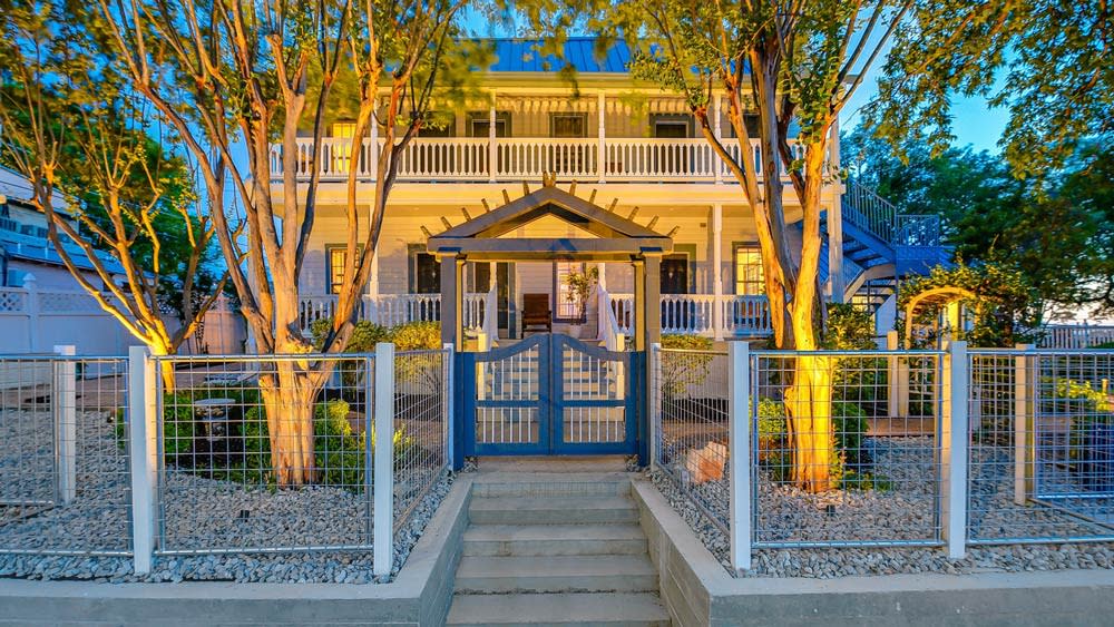 McKenzie Guest House