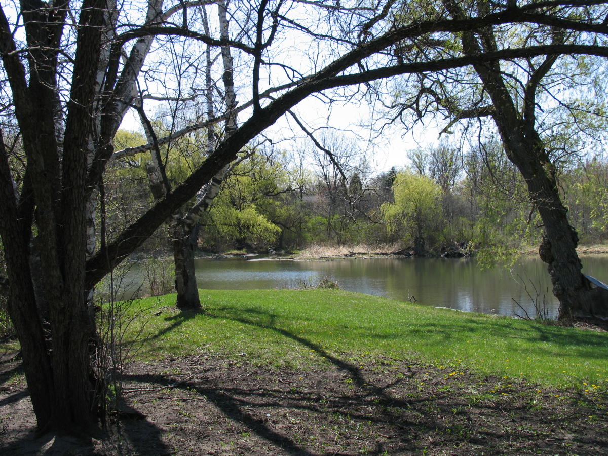 Root River Parkway | Oak Creek, WI 53154