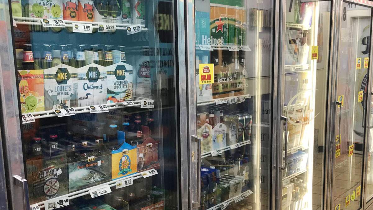 Downtown Market, Smoke Shop, & Liquor | Milwaukee, WI 53203