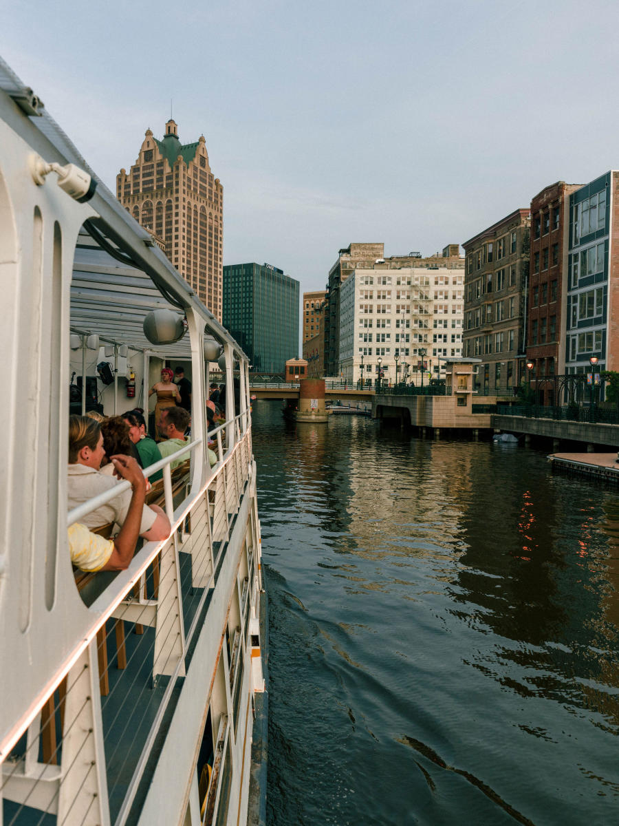 Milwaukee Sightseeing and Architecture Cruise | Milwaukee, WI 53203