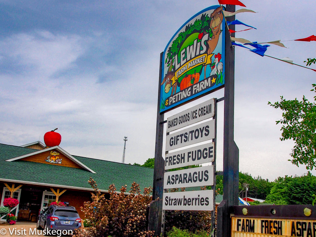 Lewis Adventure Farm & Zoo