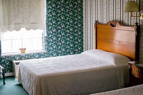 Step Back Inn | Aztec, NM 8741`0