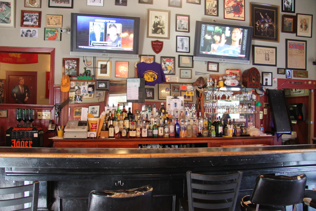 Henry's Bar
