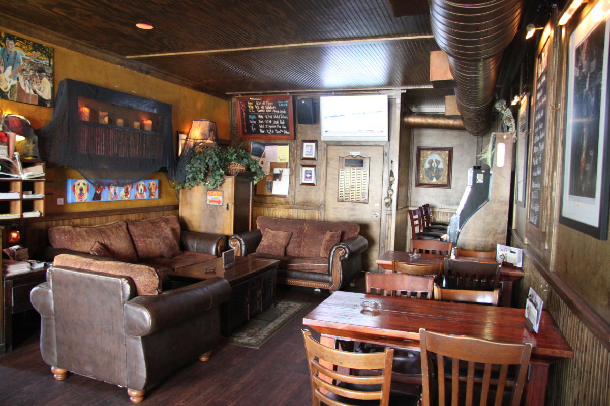 The Bulldog Bar & Grill