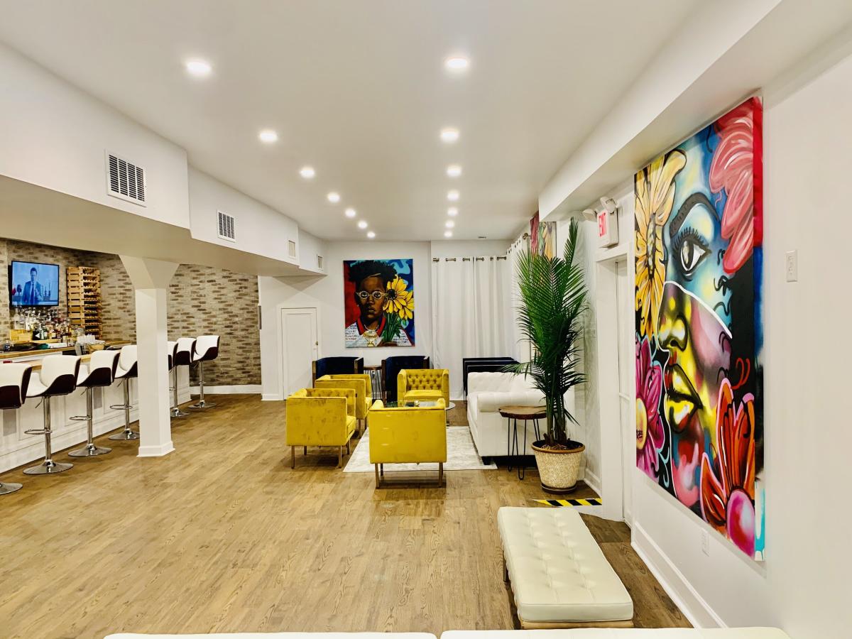 Front Row Art Lounge