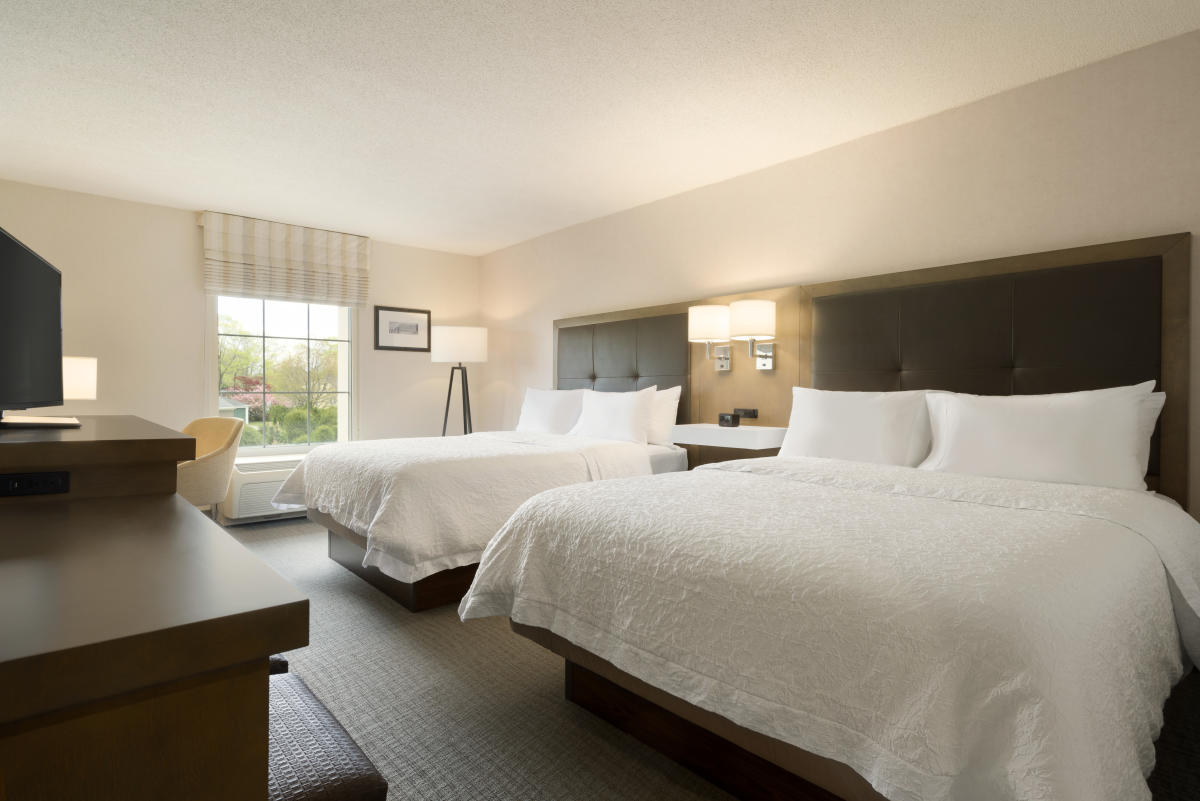Hampton Inn & Suites | Middletown, RI | Discover Newport