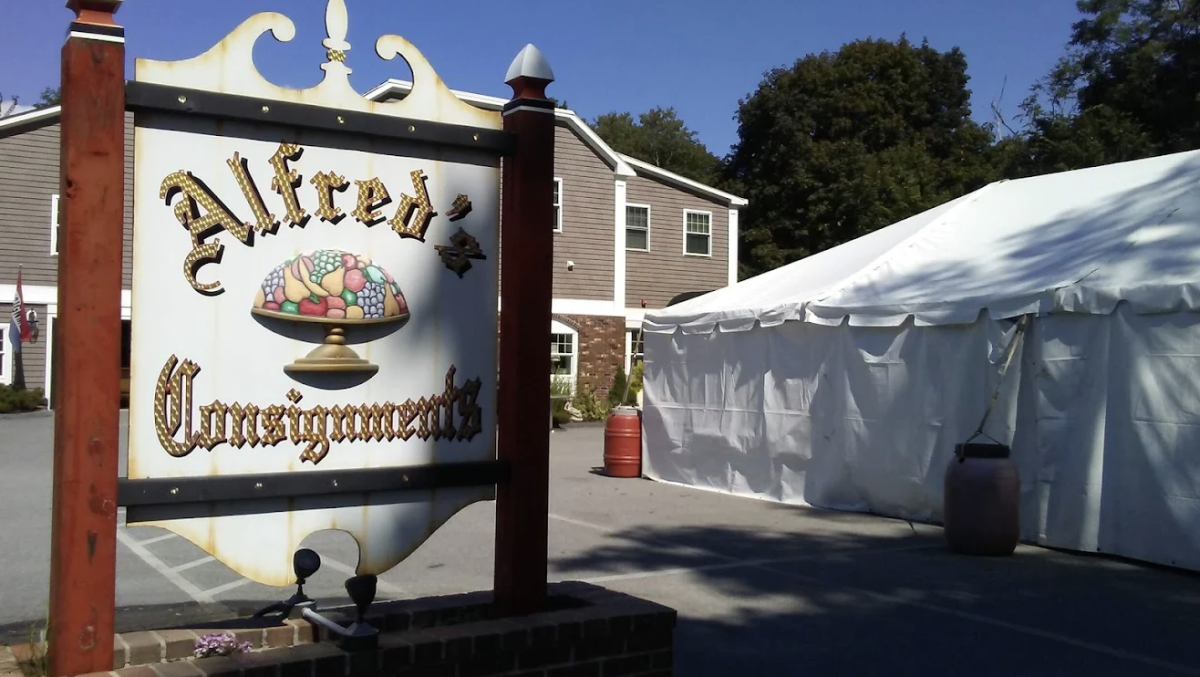 Alfred's Consignment | Warren, RI | Discover Newport