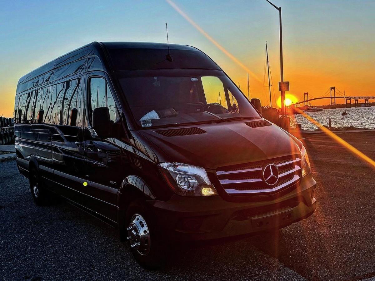 Island Transportation Car Service | Newport, RI | Discover Newport