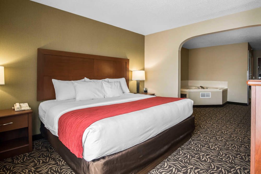 Clarion Inn & Suites | Cortland, NY 13045