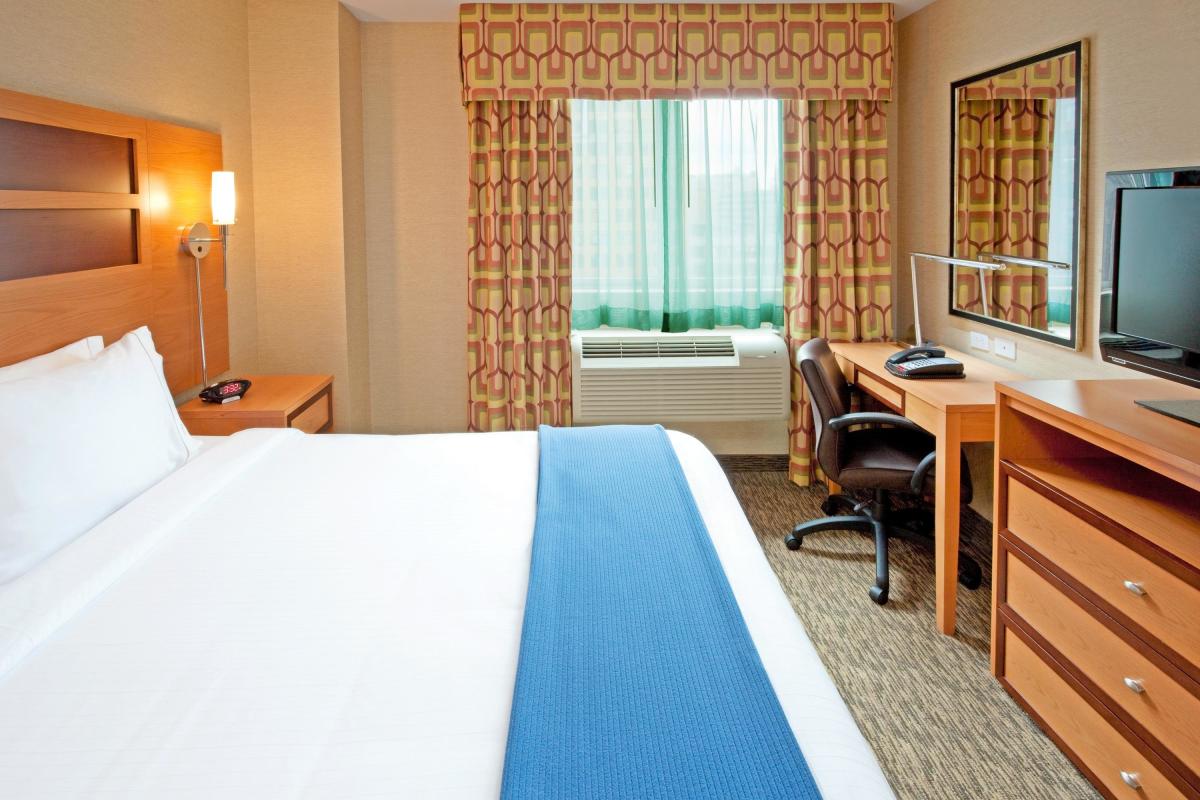 Holiday Inn Express Times Square | Manhattan, NY 10018