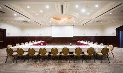 Radisson Cincinnati Riverfront Hotel | Visit Cincy