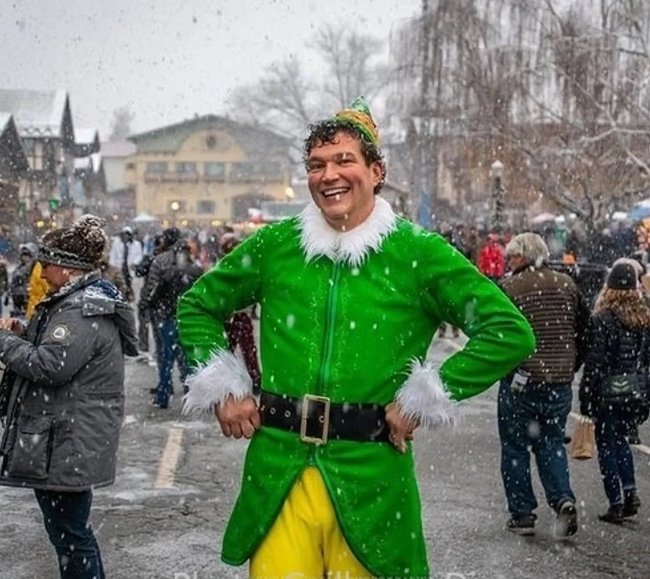 Bryan Anderson The Elf Impersonator | Oklahoma City, OK