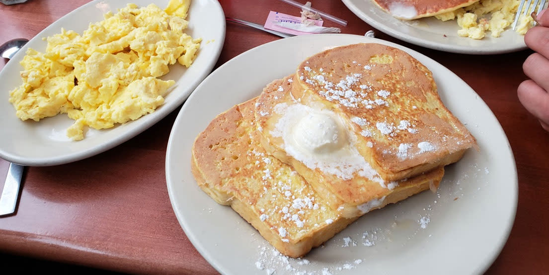FarmHouse Cafe and Bakery