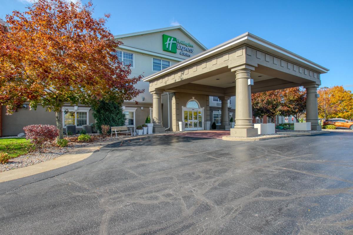 Holiday Inn Express Hotel & Suites