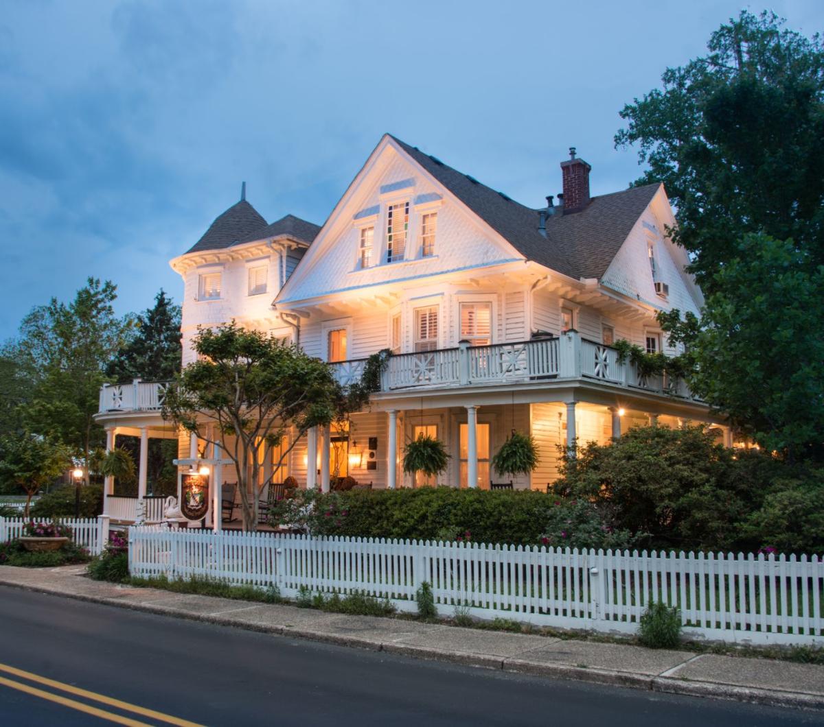 White Doe Inn Bed and Breakfast
