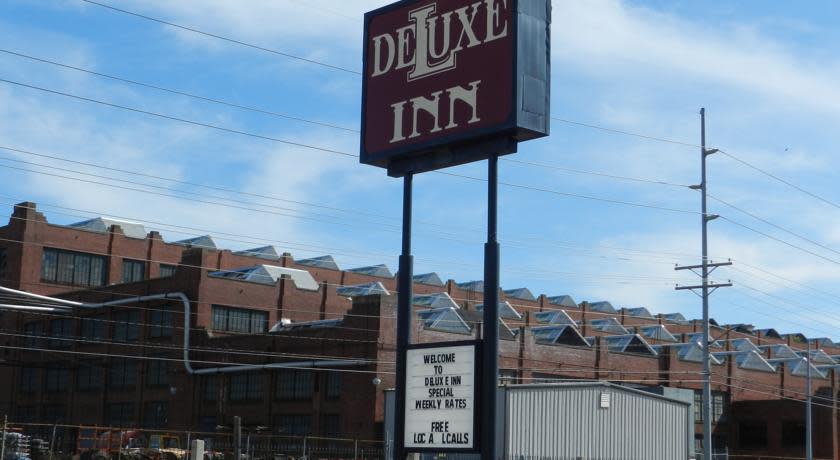 Deluxe Inn