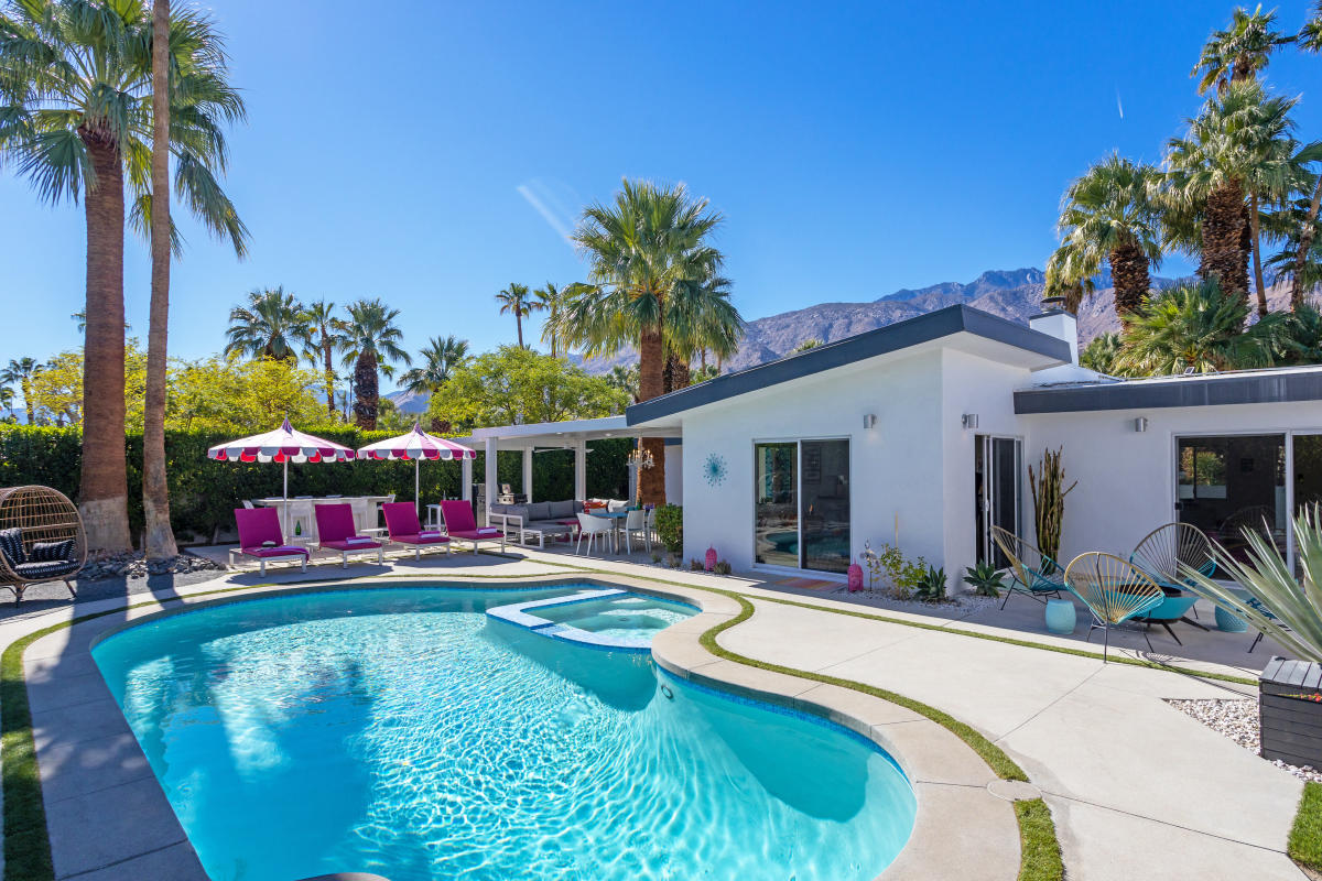 Fiesta in the Sun. 3Bd/2.5Ba. Super Swanky, Private Pool Yard! Hosted ...
