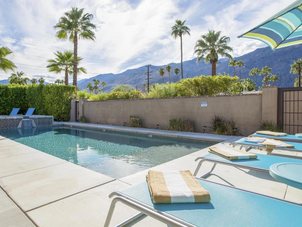 Sunny Palms at Warm Sands: Walk To Palm Canyon Drive! 3Bd/3Ba. Hosted ...