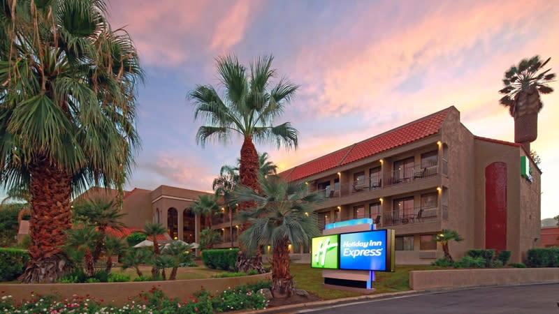 Holiday Inn Express - Palm Desert
