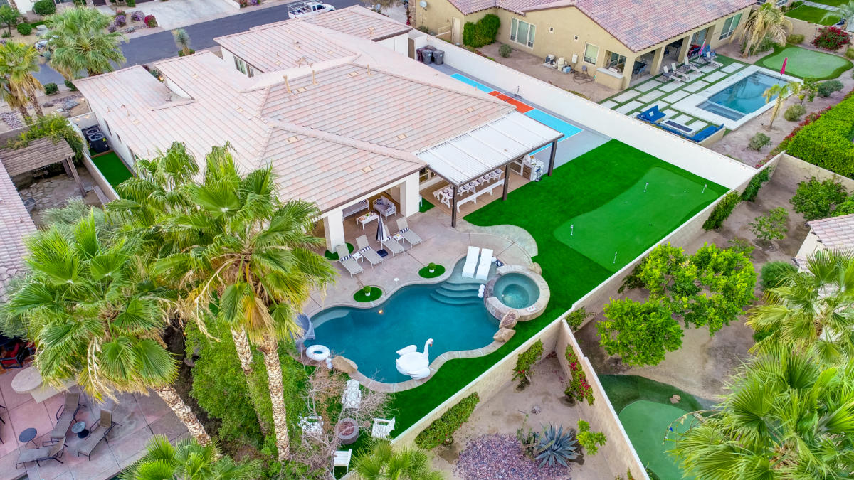 Privacy >2.5 acres, Luxe >6500 sq ft/Gym/Golf/Games