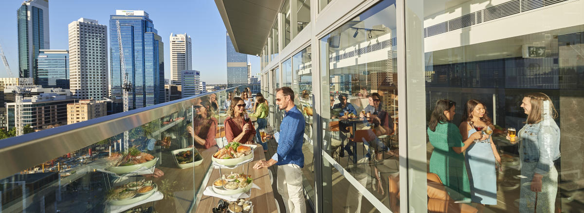 18 Knots Rooftop Bar