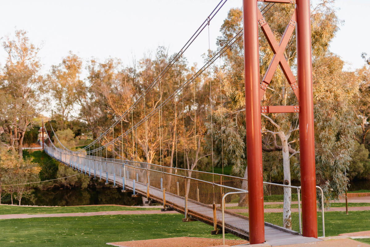 Pinjarra Suspension Bridge | Attraction | Pinjarra | Destination Perth
