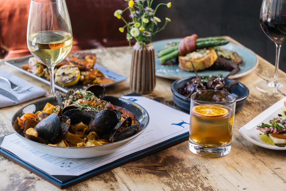 Blue Hound Kitchen & Cocktails - Phoenix AZ, 85004