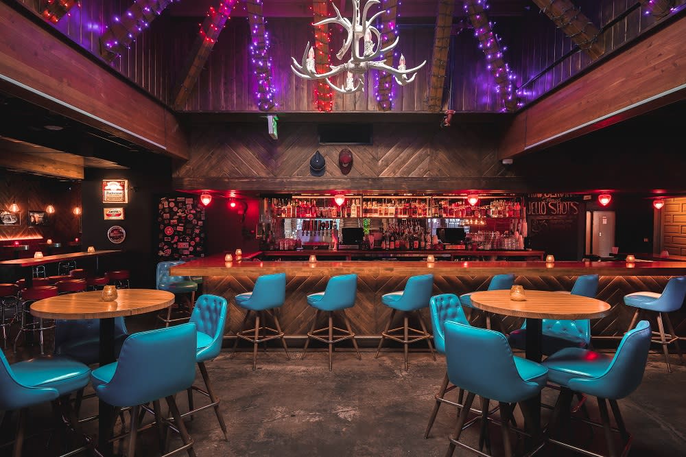 Luckys Indoor Outdoor - Phoenix AZ, 85004