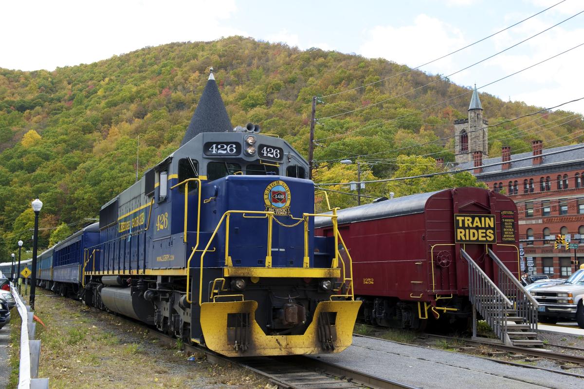 Autumn Leaf Train Excursions | Lehigh Gorge Scenic Railway | Jim Thorpe ...