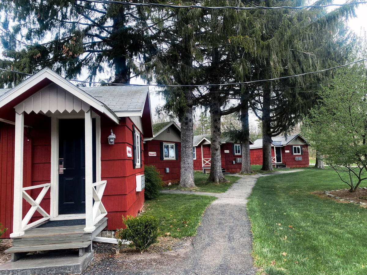 Date Night Simplified | Memorytown Lakeside Inn & Cottages | Mount ...