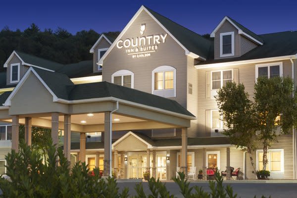 Country Inn & Suites | Lehighton, PA 18235