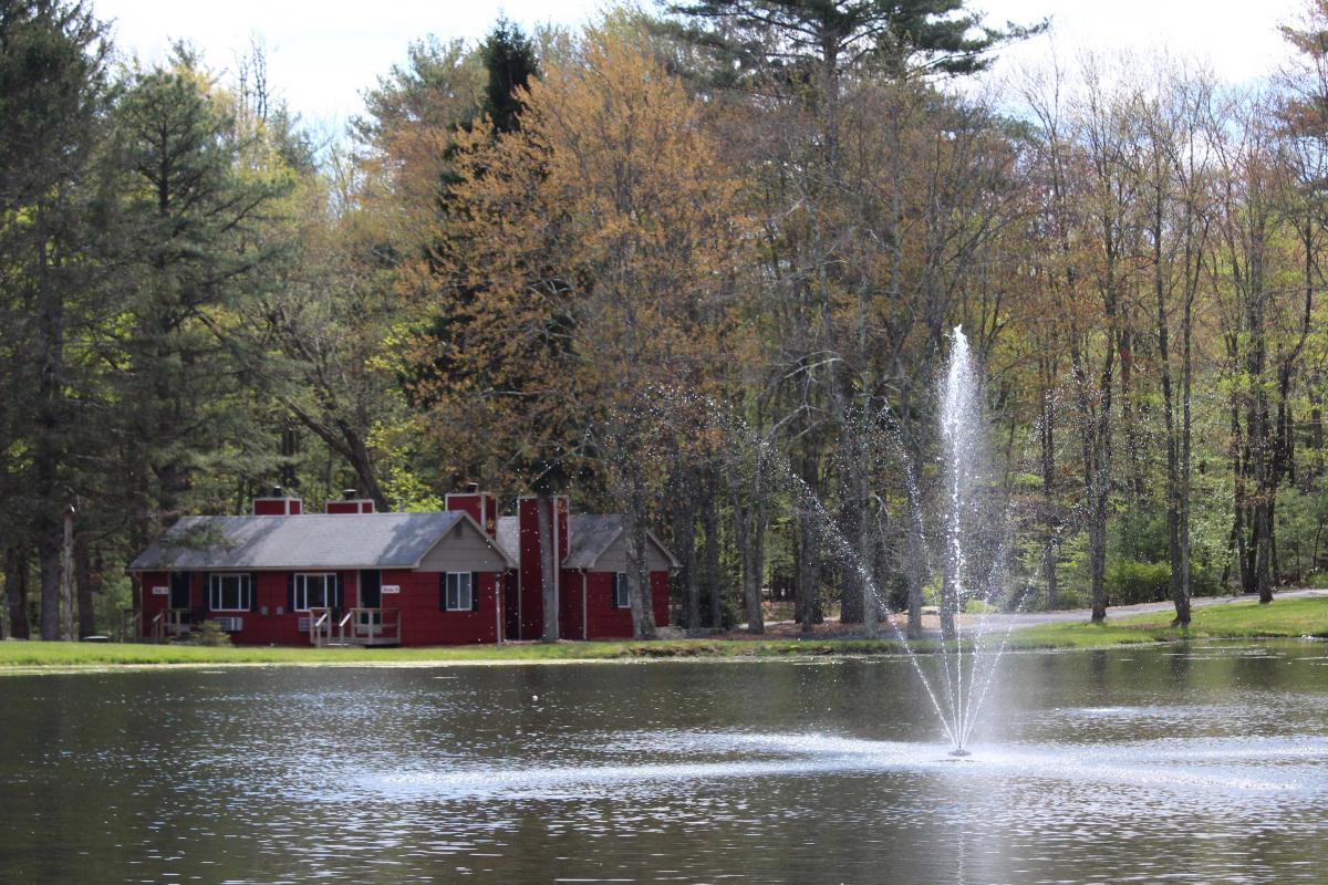 Memorytown Lakeside Inn & Cottages | Mount Pocono, PA 18344