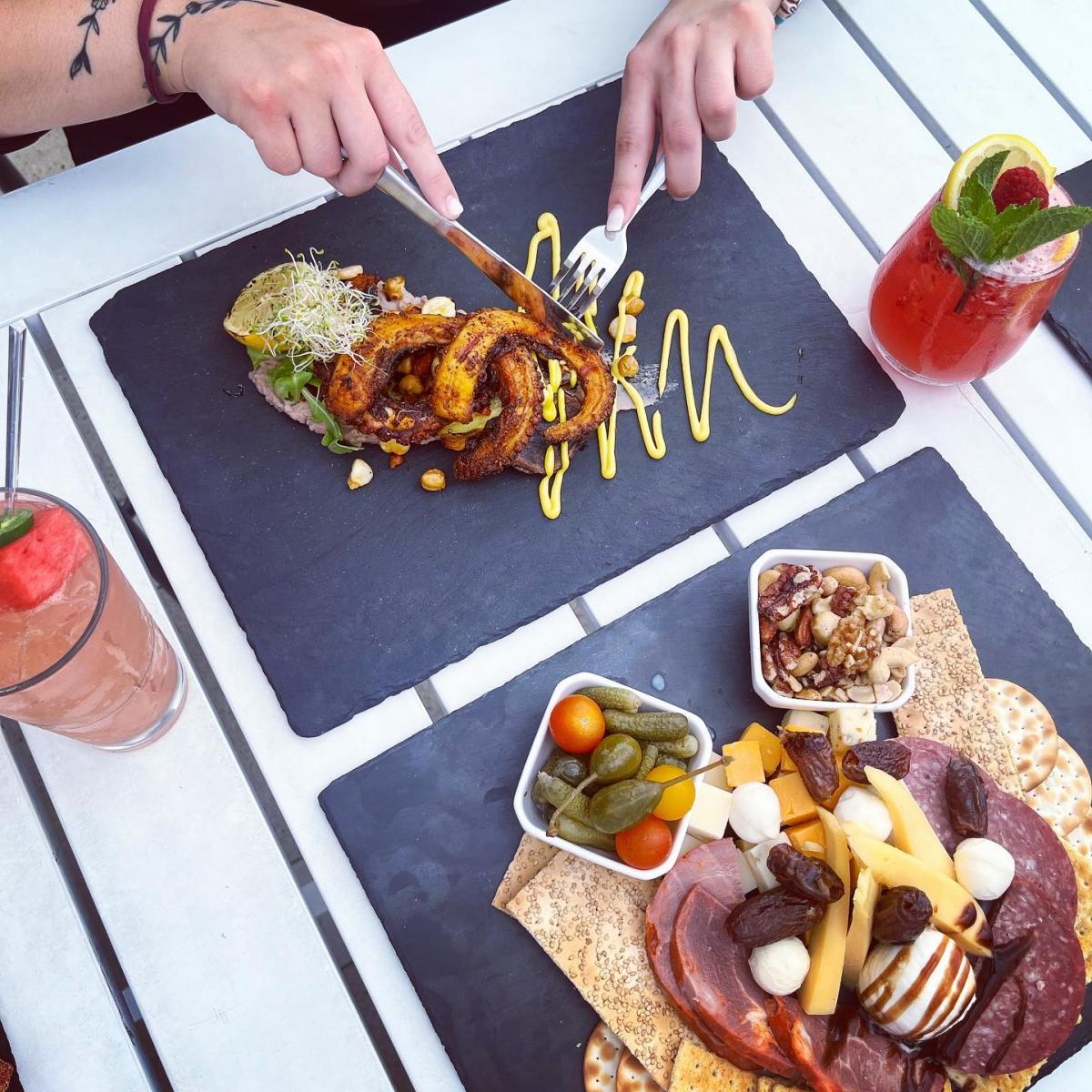 Pier 6 Rooftop Lounge