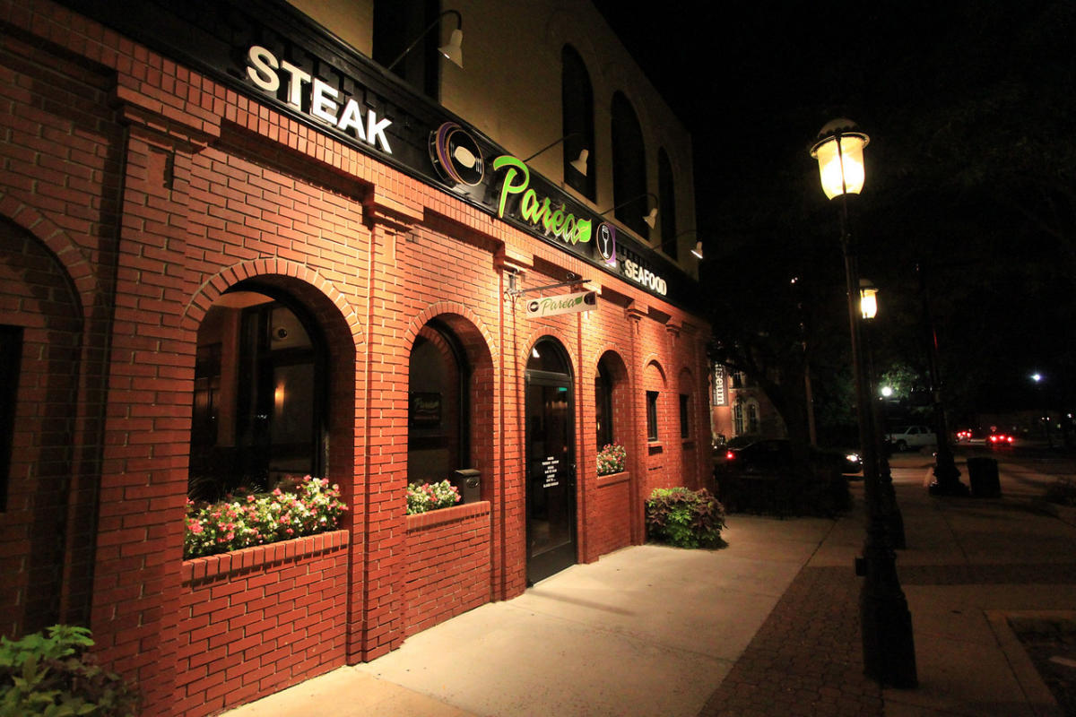 Parea Restaurant & Lounge