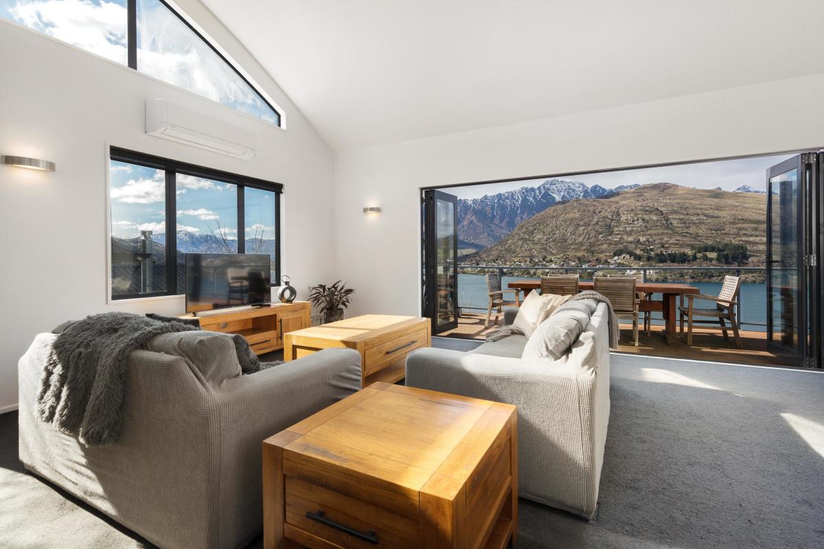 Golden Views | Harcourts Holiday Homes - Queenstown | Queenstown NZ