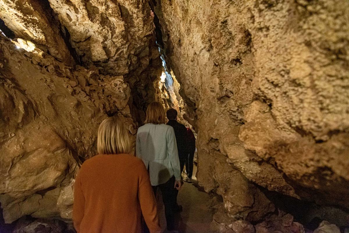 Black Hills Caverns