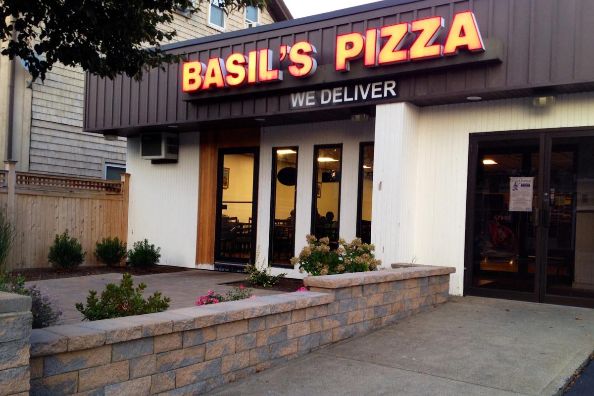 Basil's Pizza | Cranston, RI 02920-7318