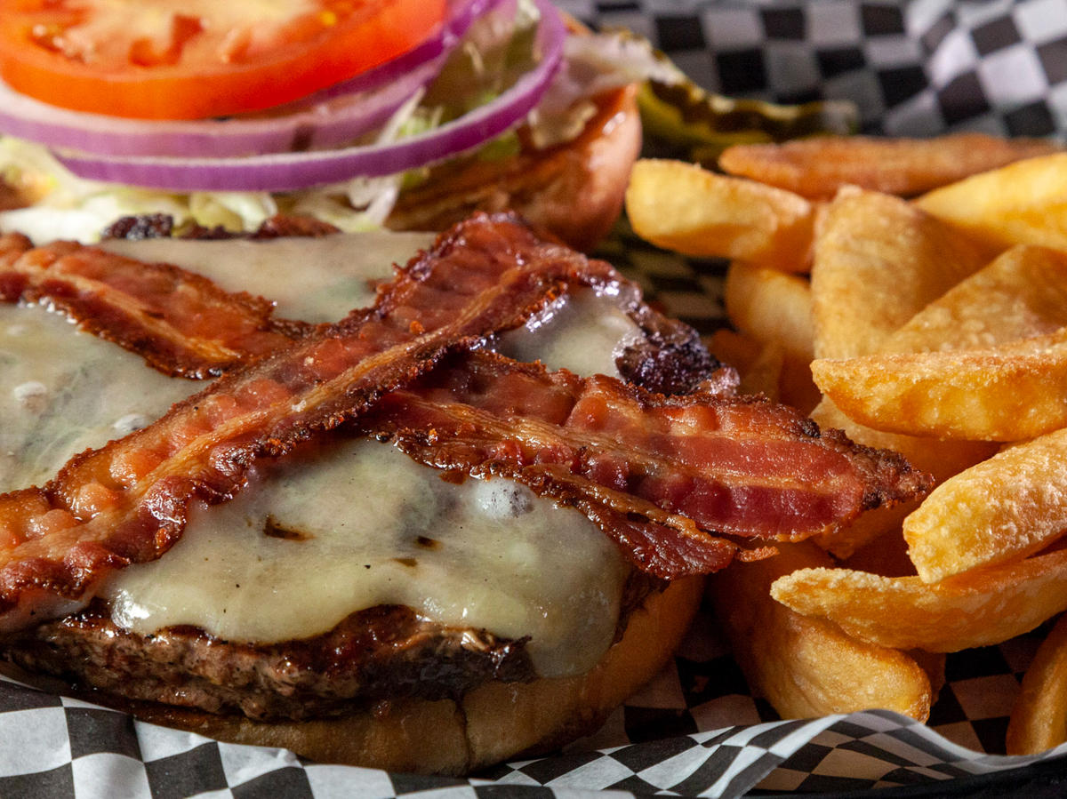 Chelo's Hometown Bar & Grille - Smithfield | Greenville, RI 02828
